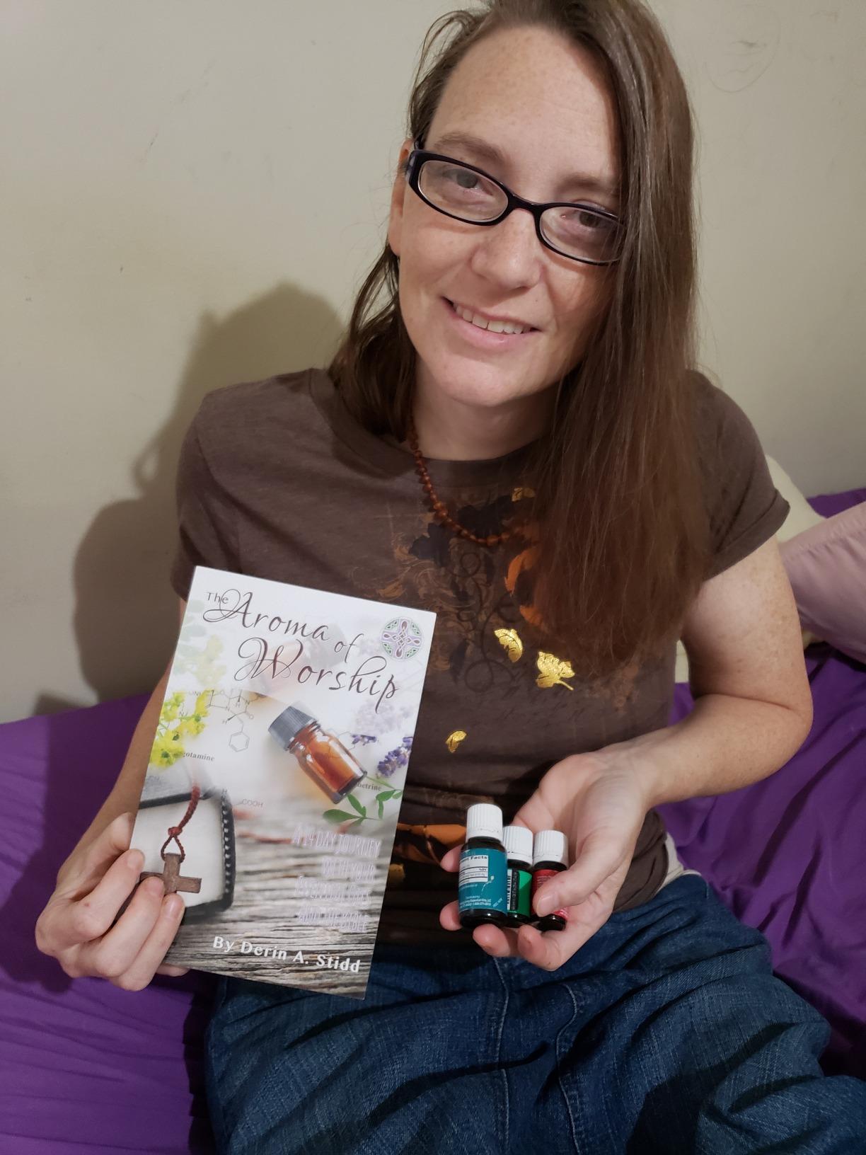 The Aroma of Worship: A 14 Day Journey With Your Essential Oils and ...