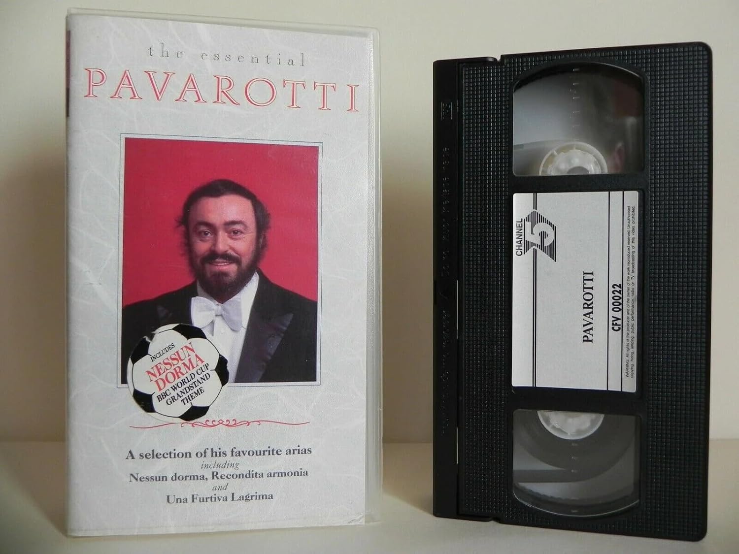 Luciano Pavarotti: The Essential Pavarotti [VHS] : Luciano Pavarotti ...