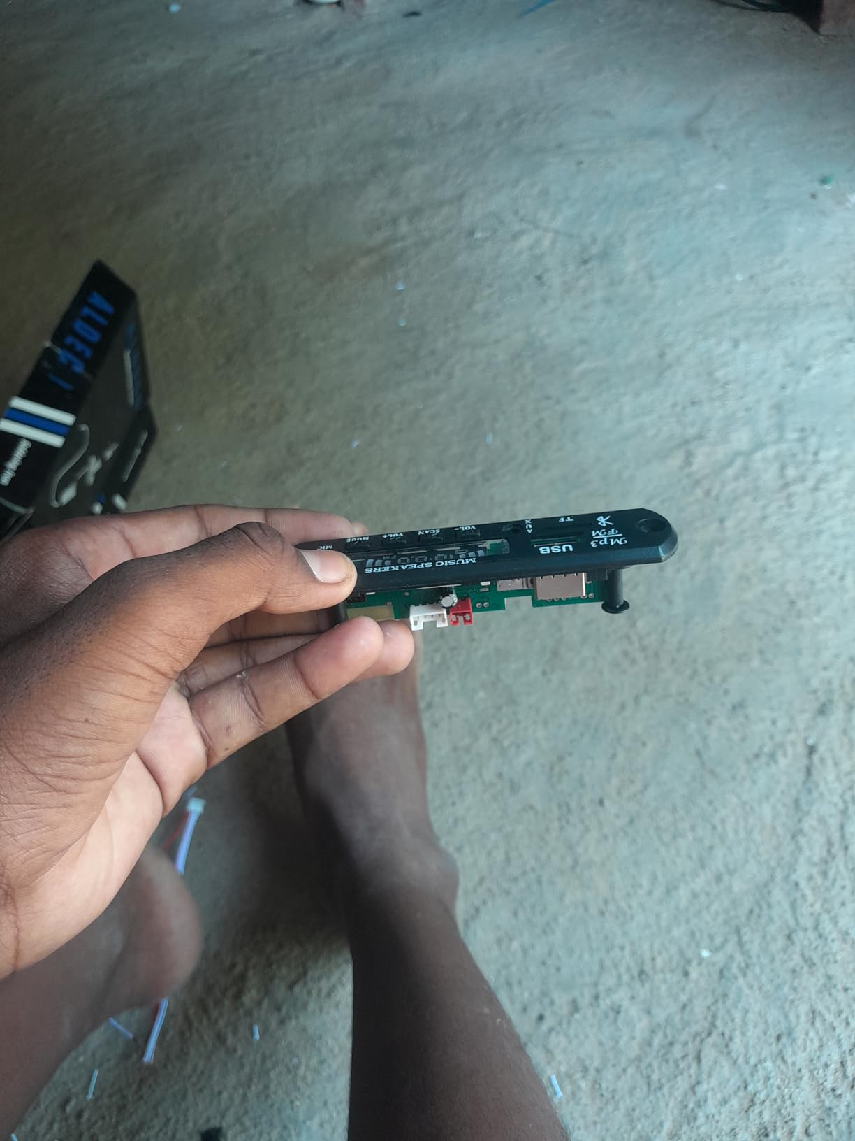 Electronic Spices Bluetooth Mp3 Usb Charging Port Fm Radio Player and ...