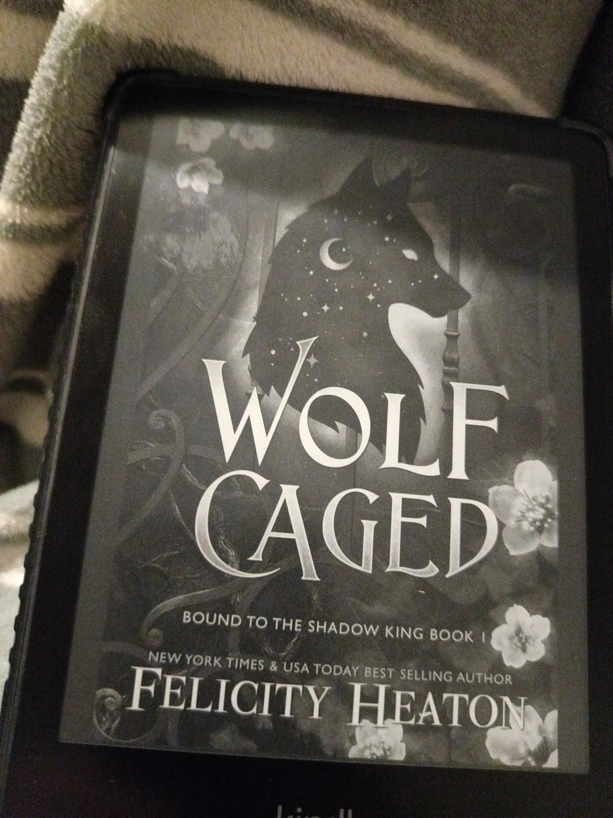 Wolf Caged (Bound to the Shadow King Book 1) eBook : Heaton, Felicity ...