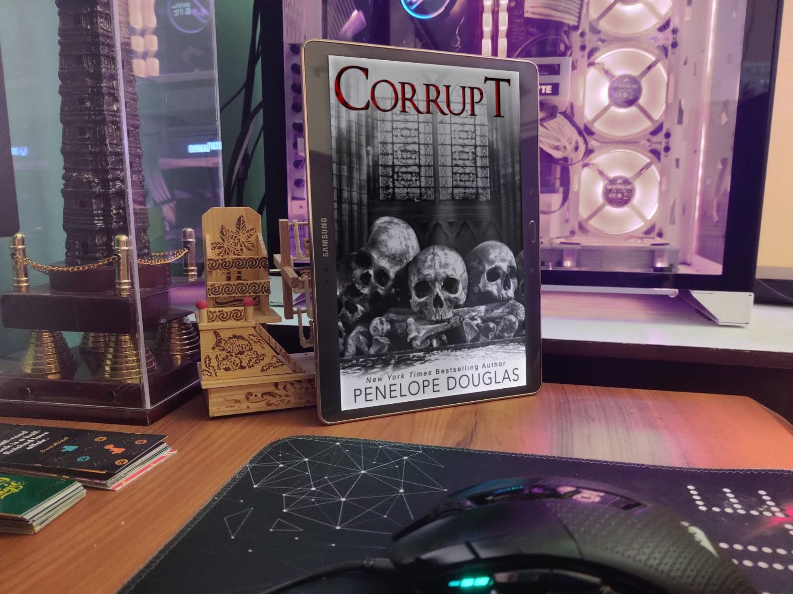 Corrupt: 1 (Devil's Night, 1) : Douglas, Penelope: Amazon.in: Books
