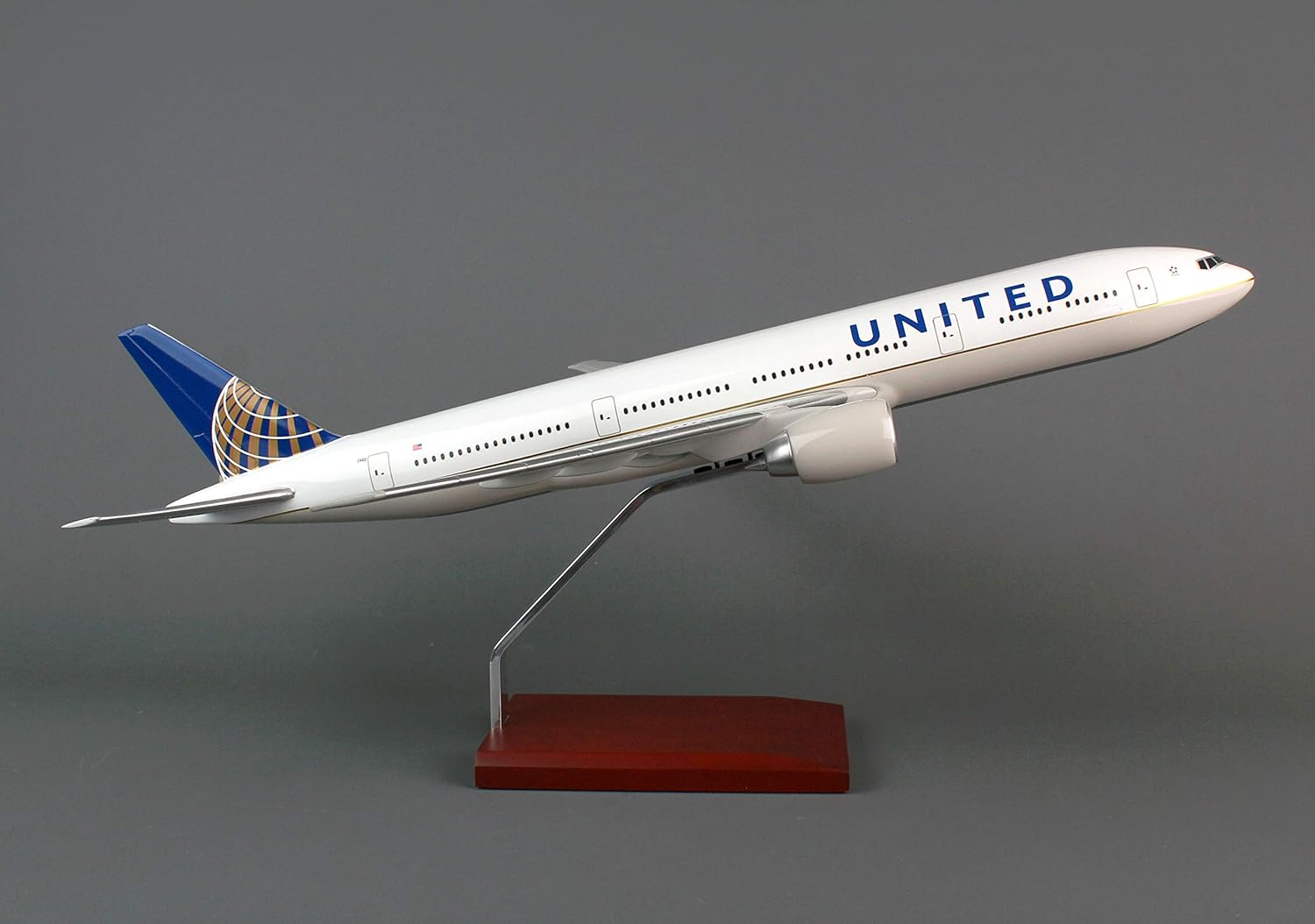Amazon.com: Executive Series Display Models G35010 United 777-200 1-100 ...
