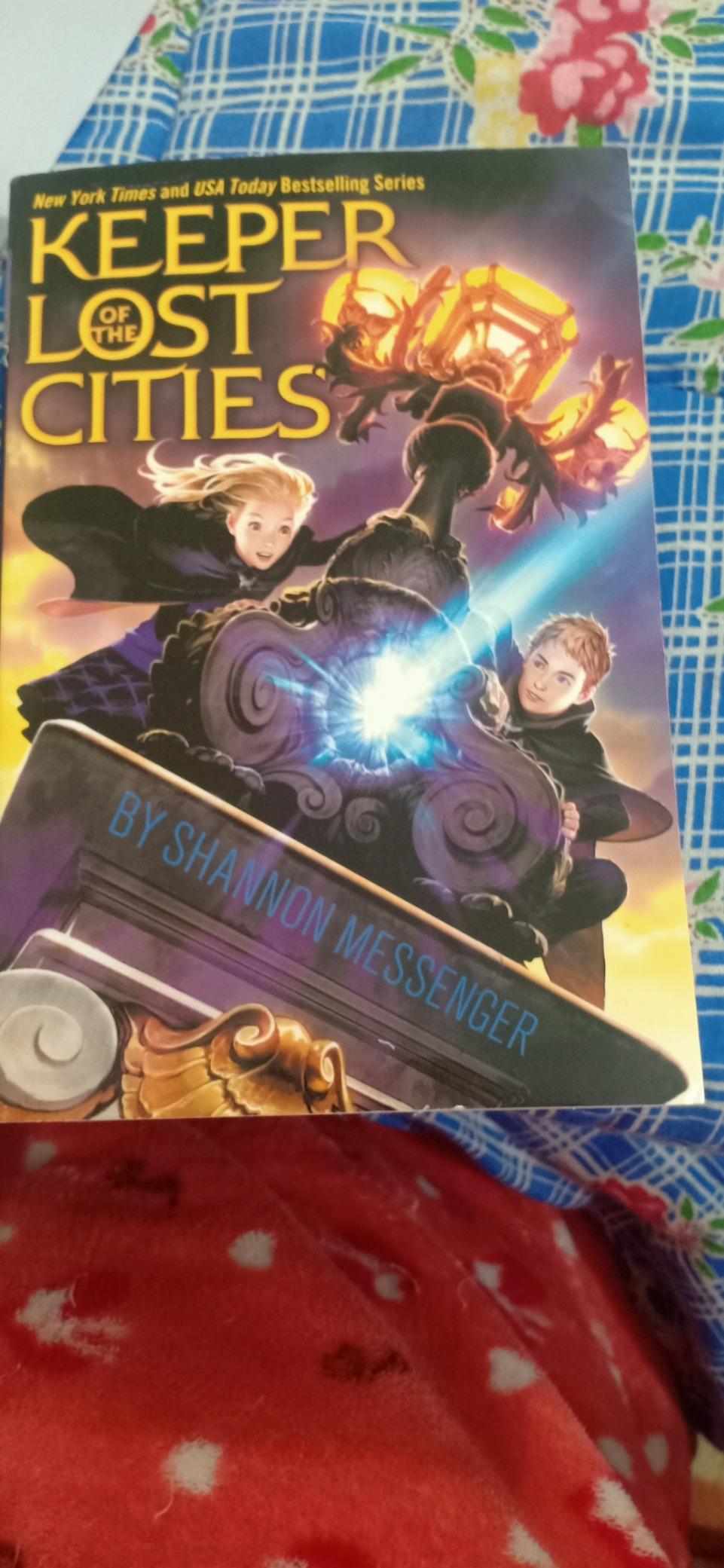 Keeper of the Lost Cities : Shannon Messenger: Amazon.in: Books