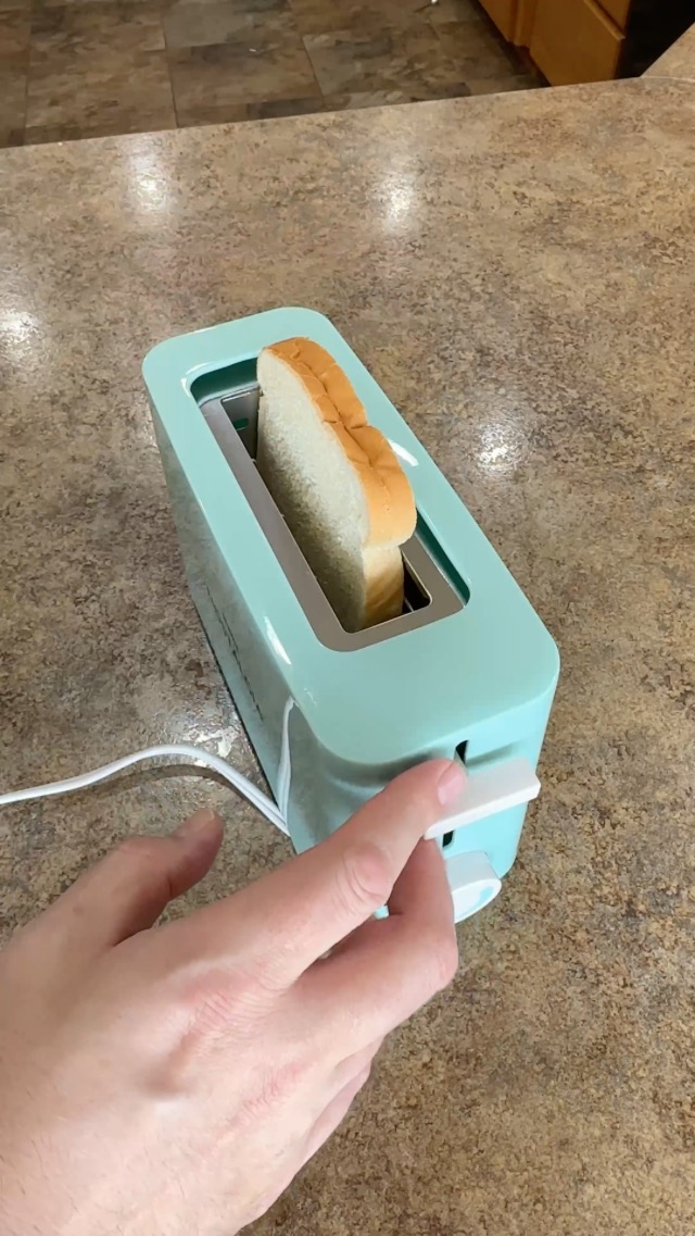 Watch Nostalgia MyMini toaster single slice quick demo on Amazon Live