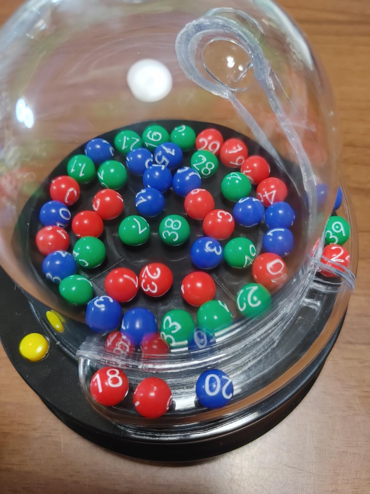 Amazon.co.jp: NOLITOY 抽選機 ロトマシーン 電動 ビンゴゲーム 幸運番号 宝くじ 公平 透明 2色ボール49個 : おもちゃ