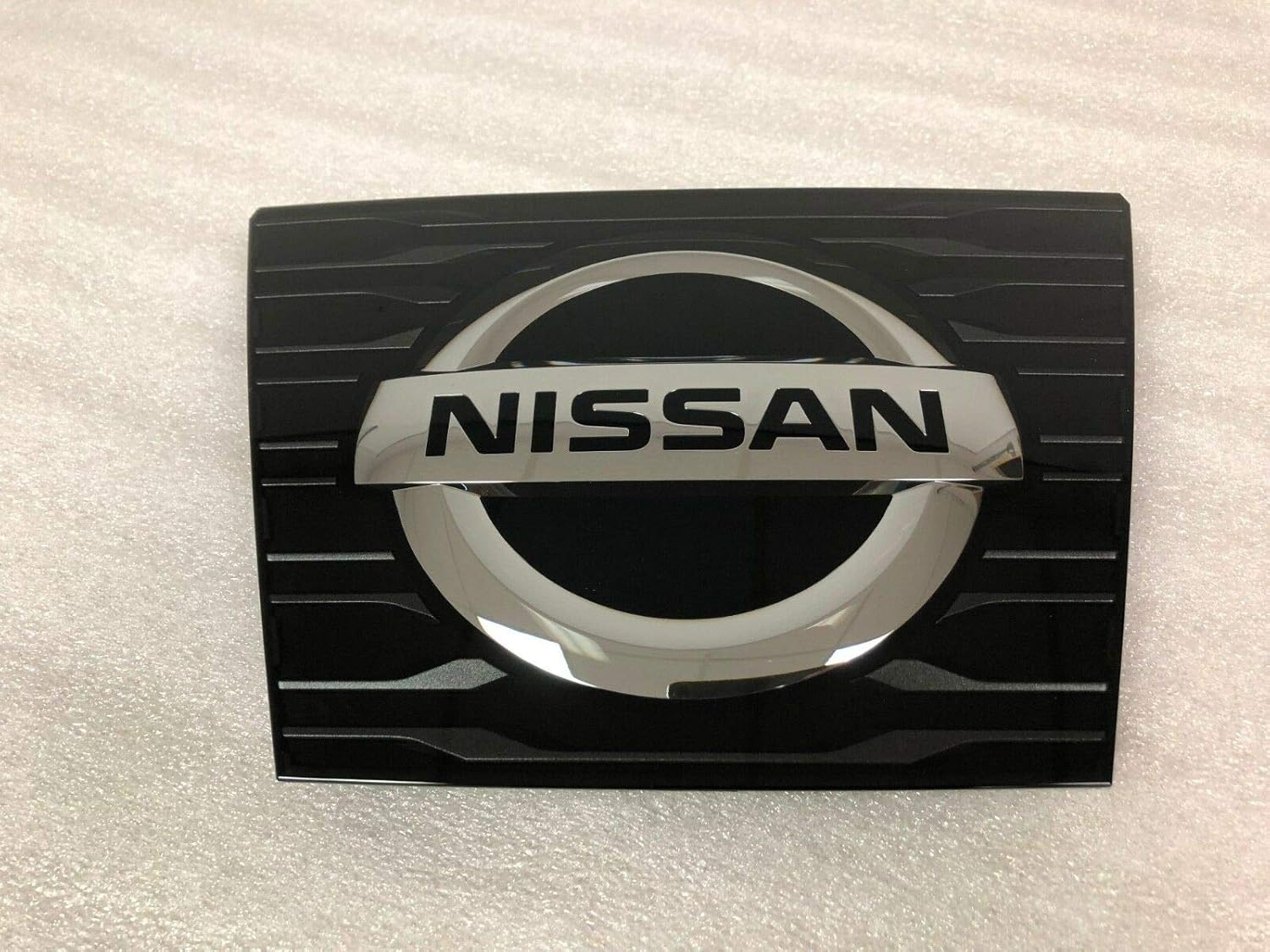 NEW OEM NISSAN ROGUE 2017-2018 FRONT GRILLE EMBLEM - PANEL TYPE ...