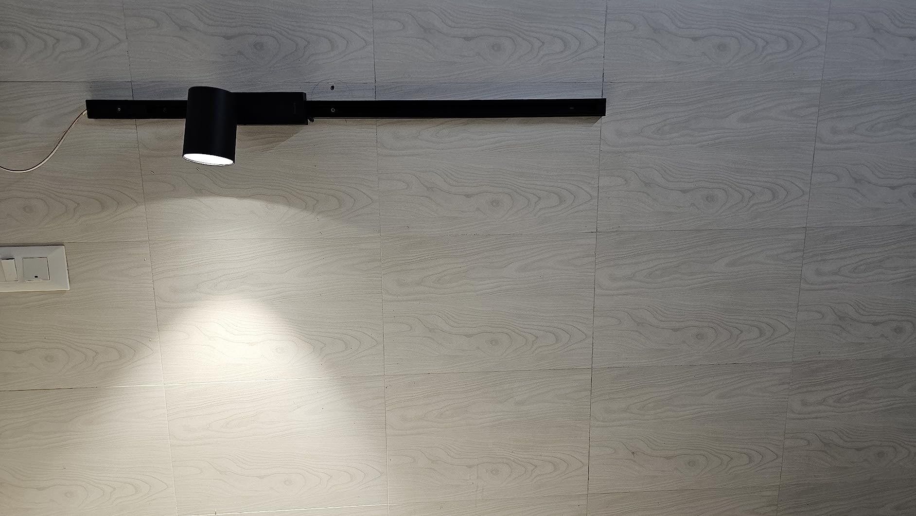 Philips 30-watt Ceiling Spot Black Track Light | Indoor Ceiling Focus ...