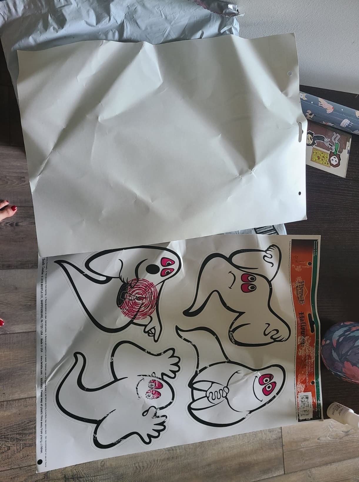 Amazon.com: Beistle 2 Sheets Vintage Halloween Decorations Haunting ...