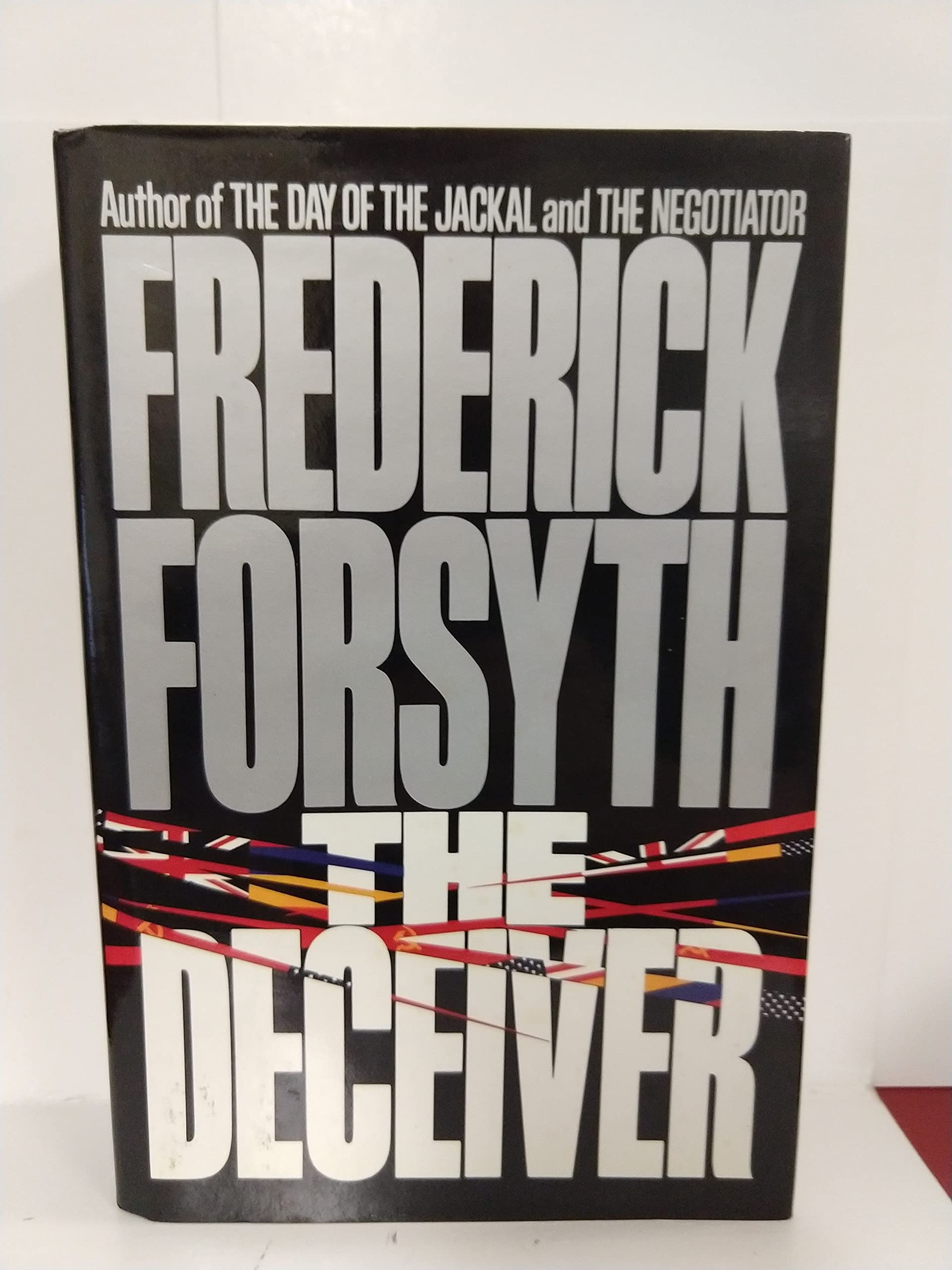 Amazon.com: The Deceiver: 9780553073195: Forsyth, Frederick: Books