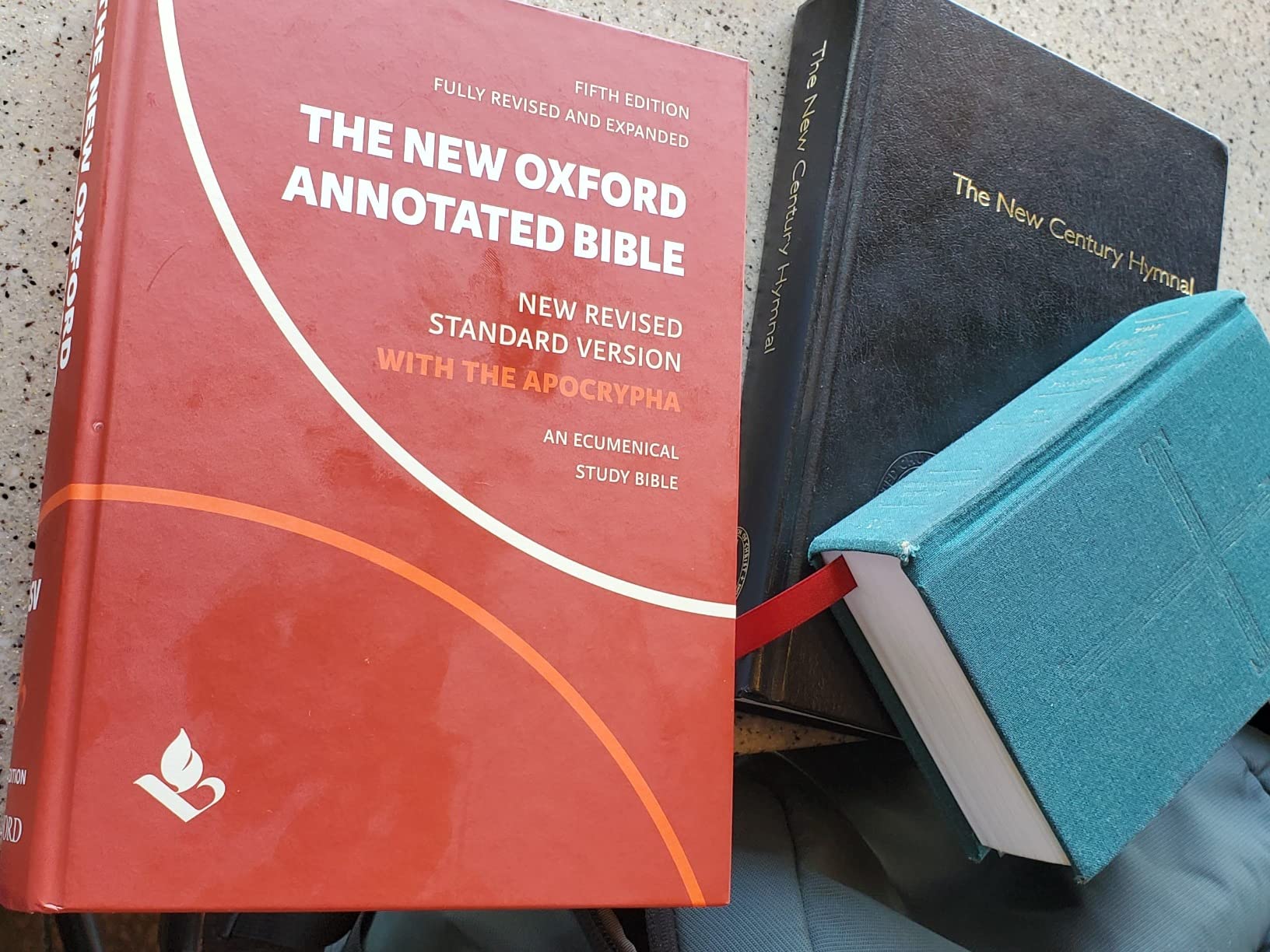 Amazon.com: 《The New Oxford Annotated Bible with Apocrypha》 圖書 全新修訂標準版 ...