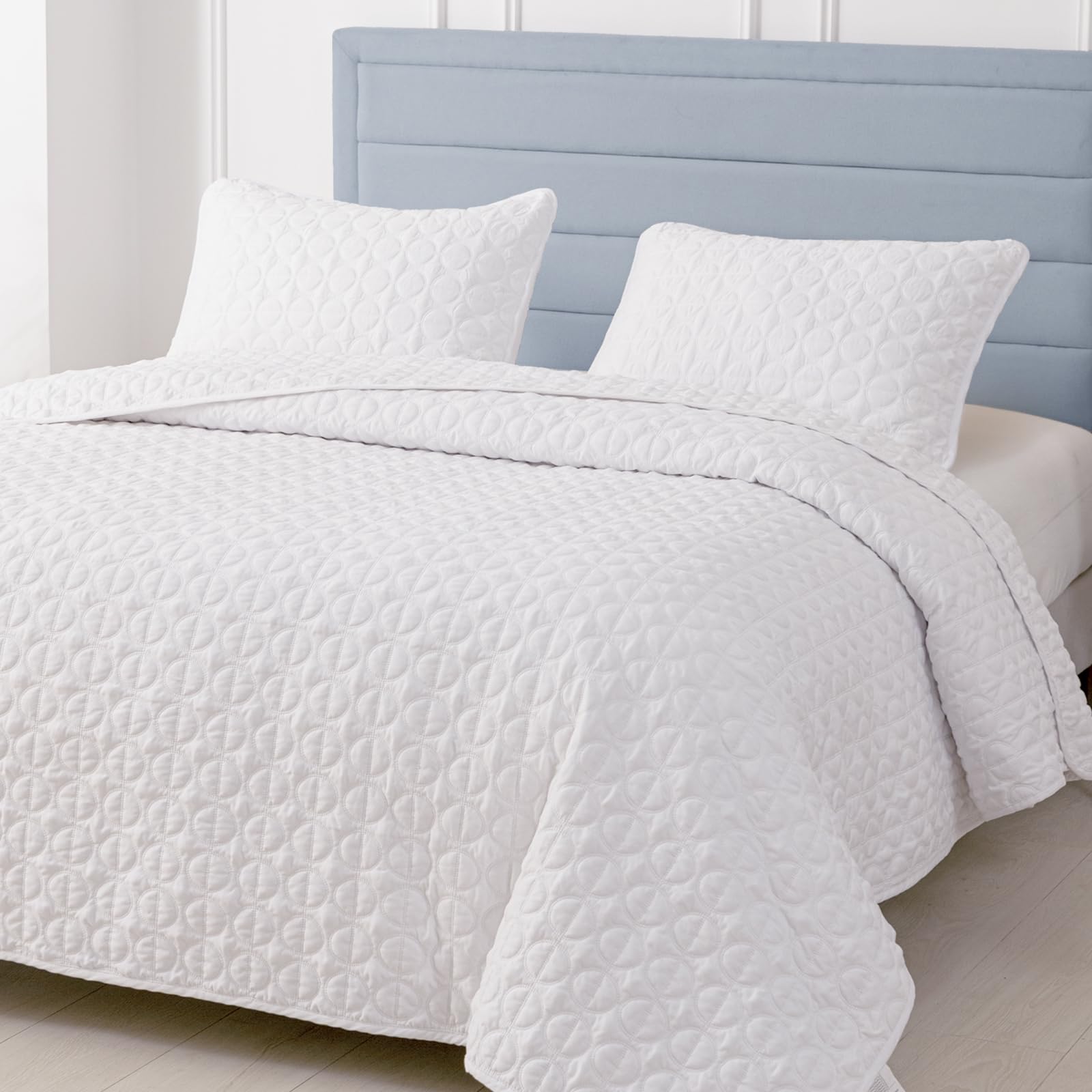 Amazon.com: Caelorin White Quilt Set, King Size Lightweight Quilt for ...