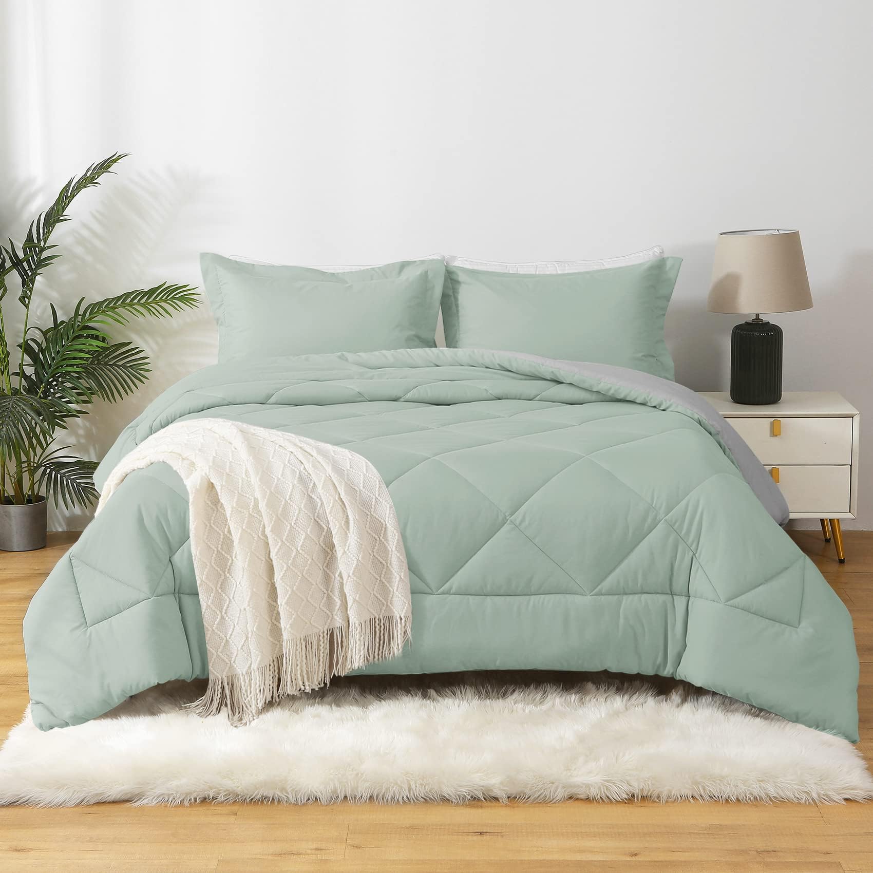 Amazon.com: JOLLYVOGUE Light Blue Queen Comforter Set, 3 Pieces ...