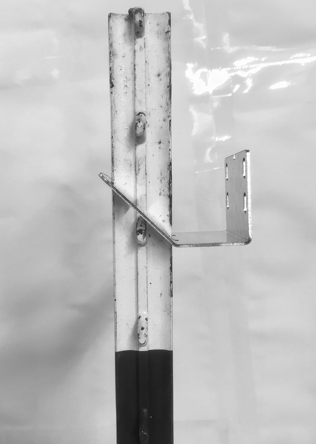 Amazon.com: T-Post Lumber Bracket -Build Sheds, Barns Coops. No More ...