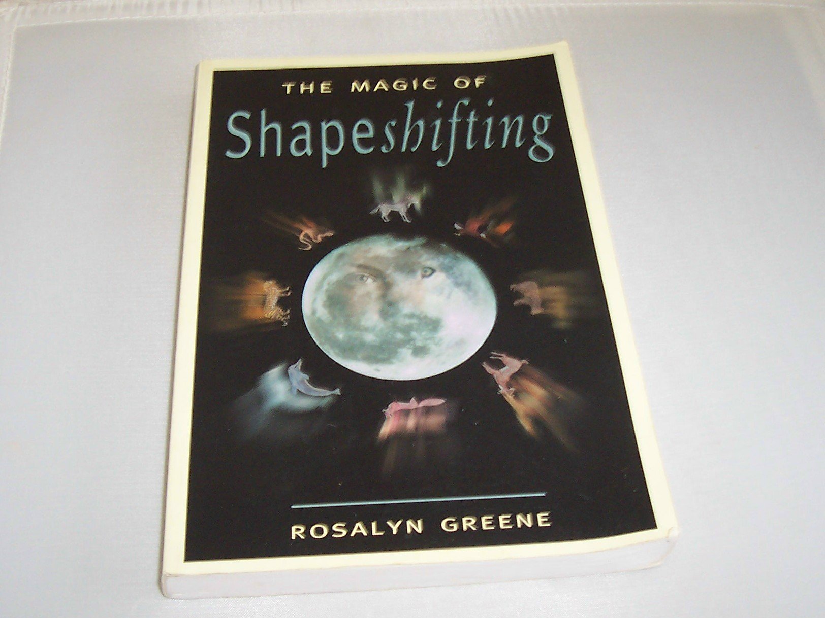 The Magic of Shapeshifting: Greene, Rosalyn: 9781578631711: Amazon.com ...