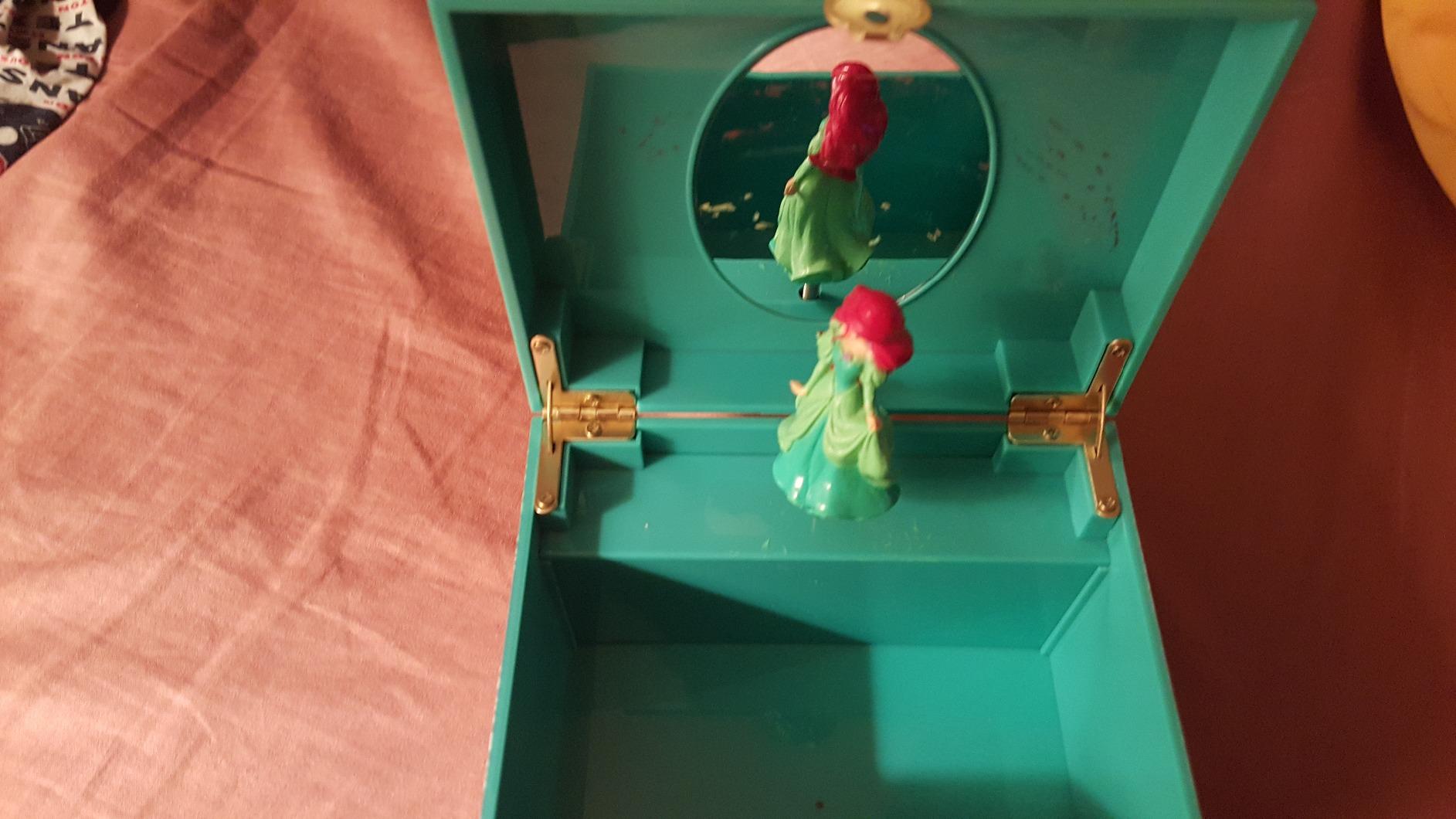 Amazon.com: Disney Princess Ariel Little Mermaid Jewelry Music Box ...