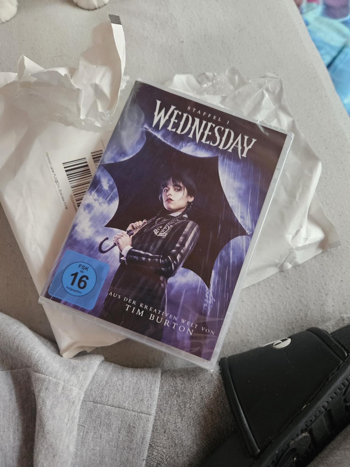 Wednesday: Staffel 1 [3 DVDs]: Amazon.de: Ortega, Jenna, Ricci ...