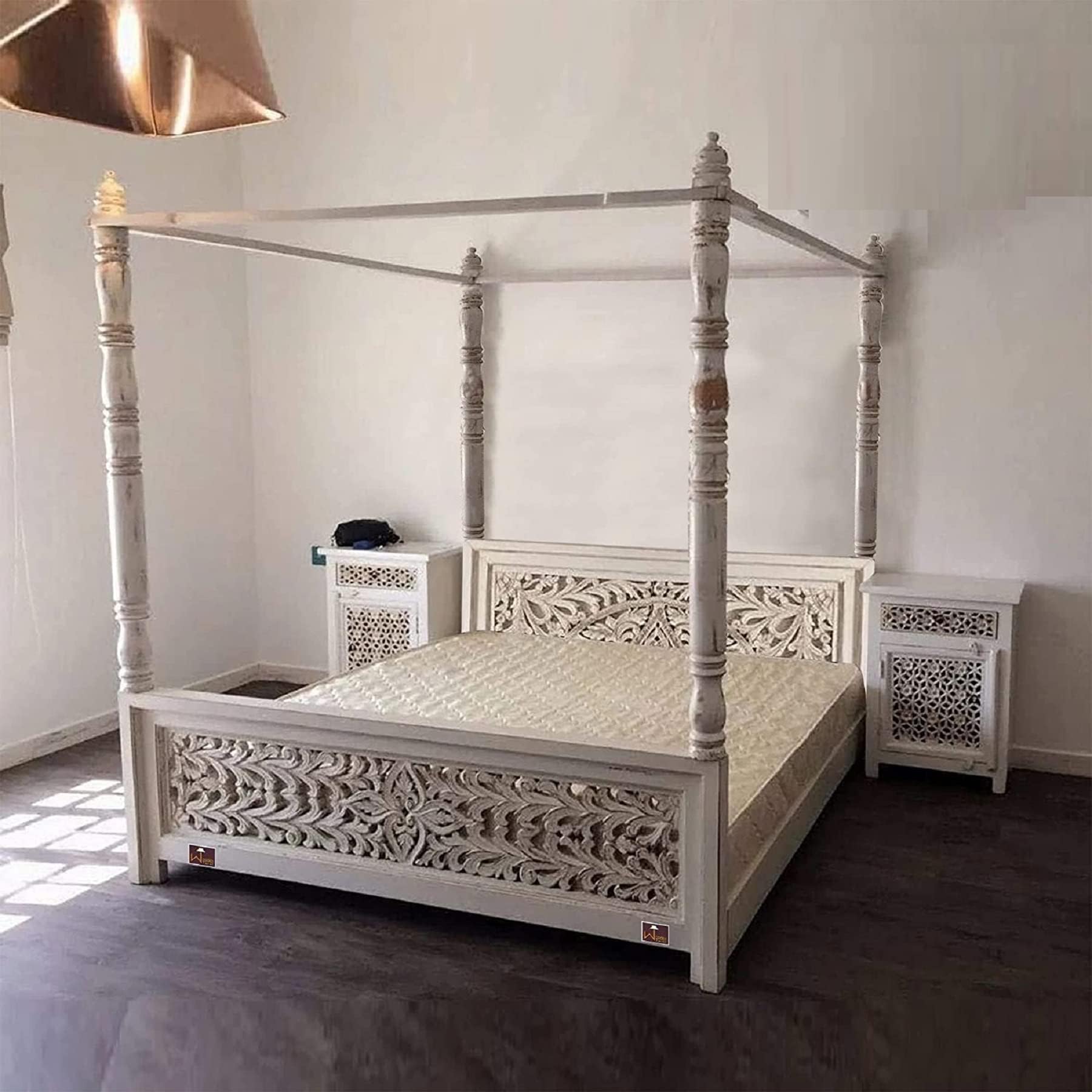 Wooden White wash Four Poster Bed Wooden Carved Bed withs Side Cabinet ...