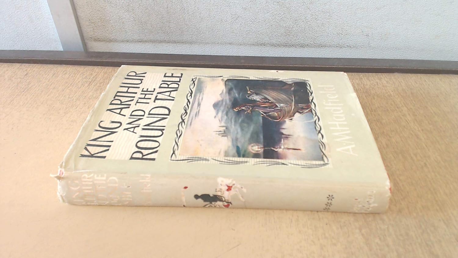 King Arthur And The Round Table: Alice Mary Hadfield: Amazon.com: Books