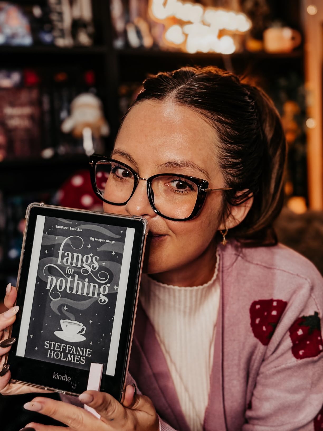 Fangs for Nothing (Volume 1) : Holmes, Steffanie: Amazon.com.au: Books