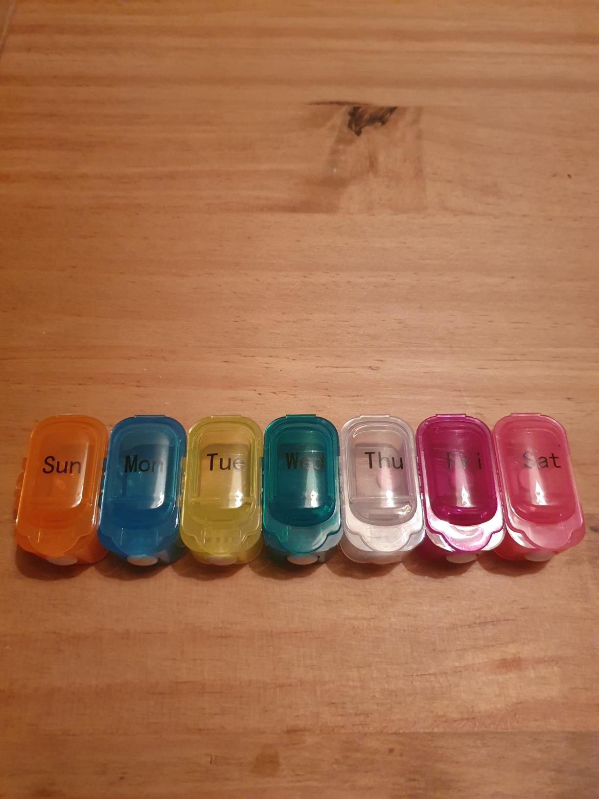 Safe & Sound Pop-Open 7 Day Pill Box : Amazon.co.uk: Health & Personal Care