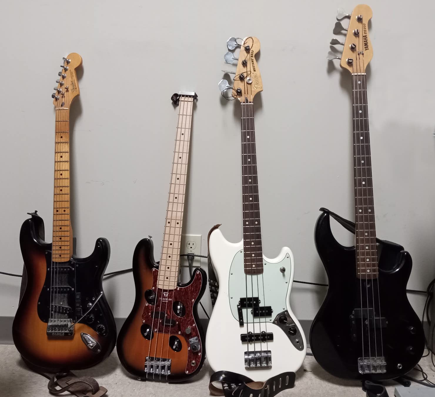 $18/mo - Finance Traveler Guitar, 4-String Bass Guitar, Right, Sunburst ...