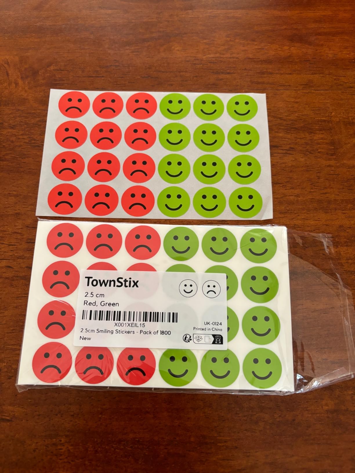 1800 Pack, Happy/Sad Smiling Face Emotion Stickers - 2.5cm, Red/Green ...