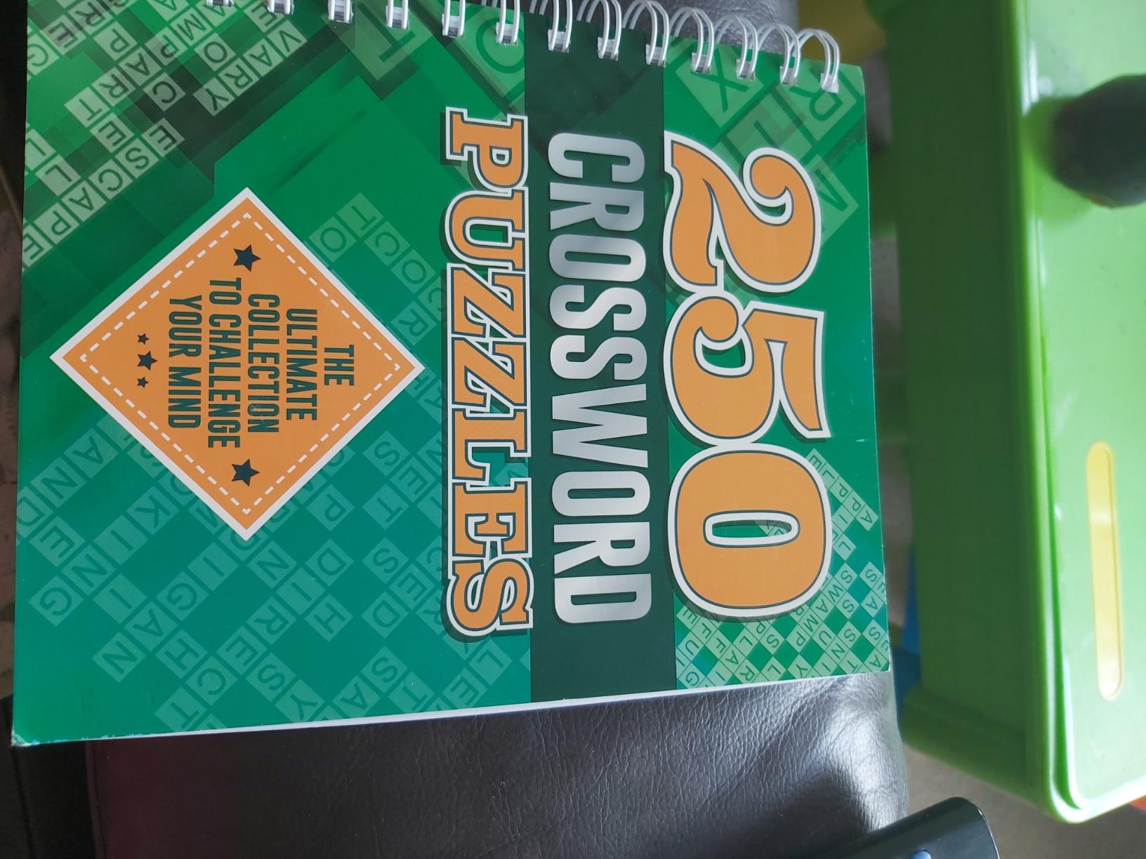 250 Crossword Puzzles: Amazon.co.uk: Igloo Books: 9781789053845: Books