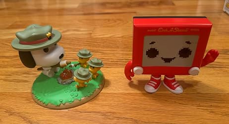 Amazon.com: Funko Pop! Deluxe: Peanuts - Snoopy & Beagle Scouts : Toys ...
