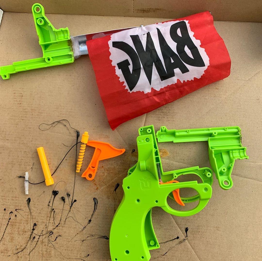 Amazon.com: Loftus Star Power Starter Prank Bang Gun Flag Pistol, Red ...