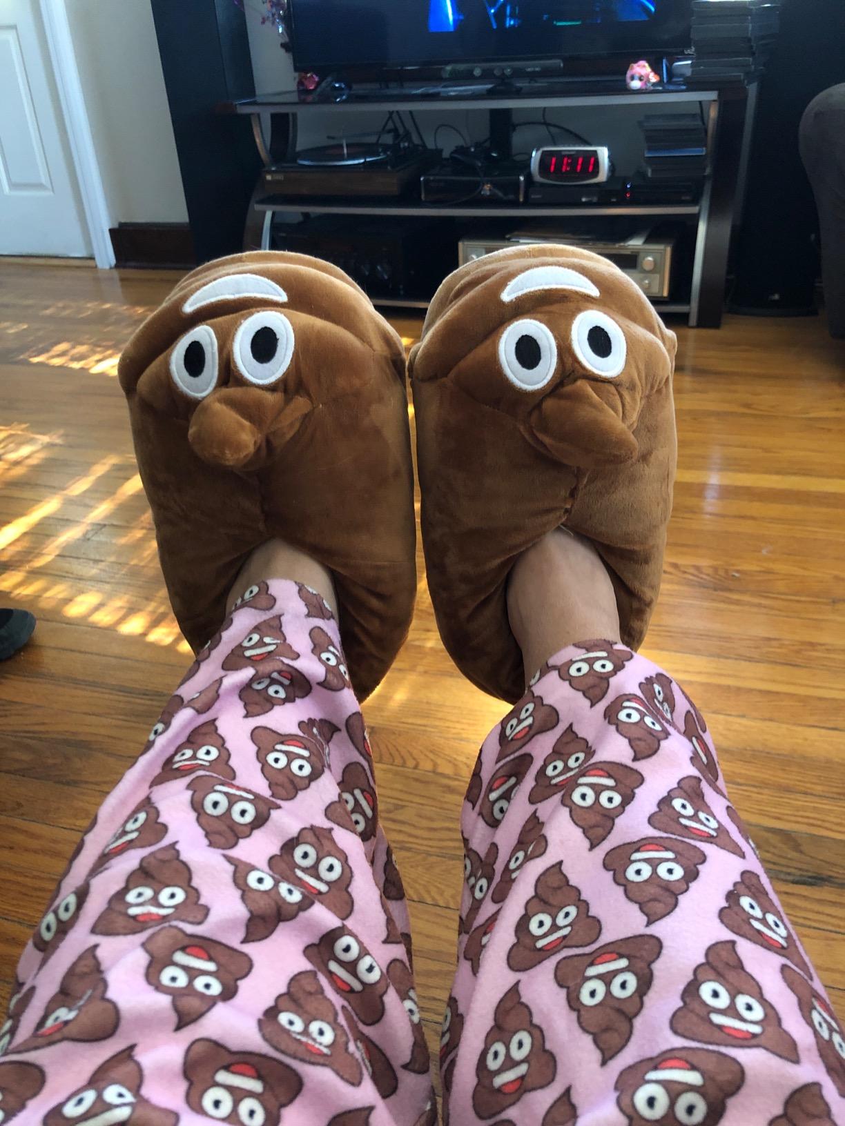 Amazon.com: YINGGG Unisex Cute Poop Emoji Slippers Plush Fluffy ...