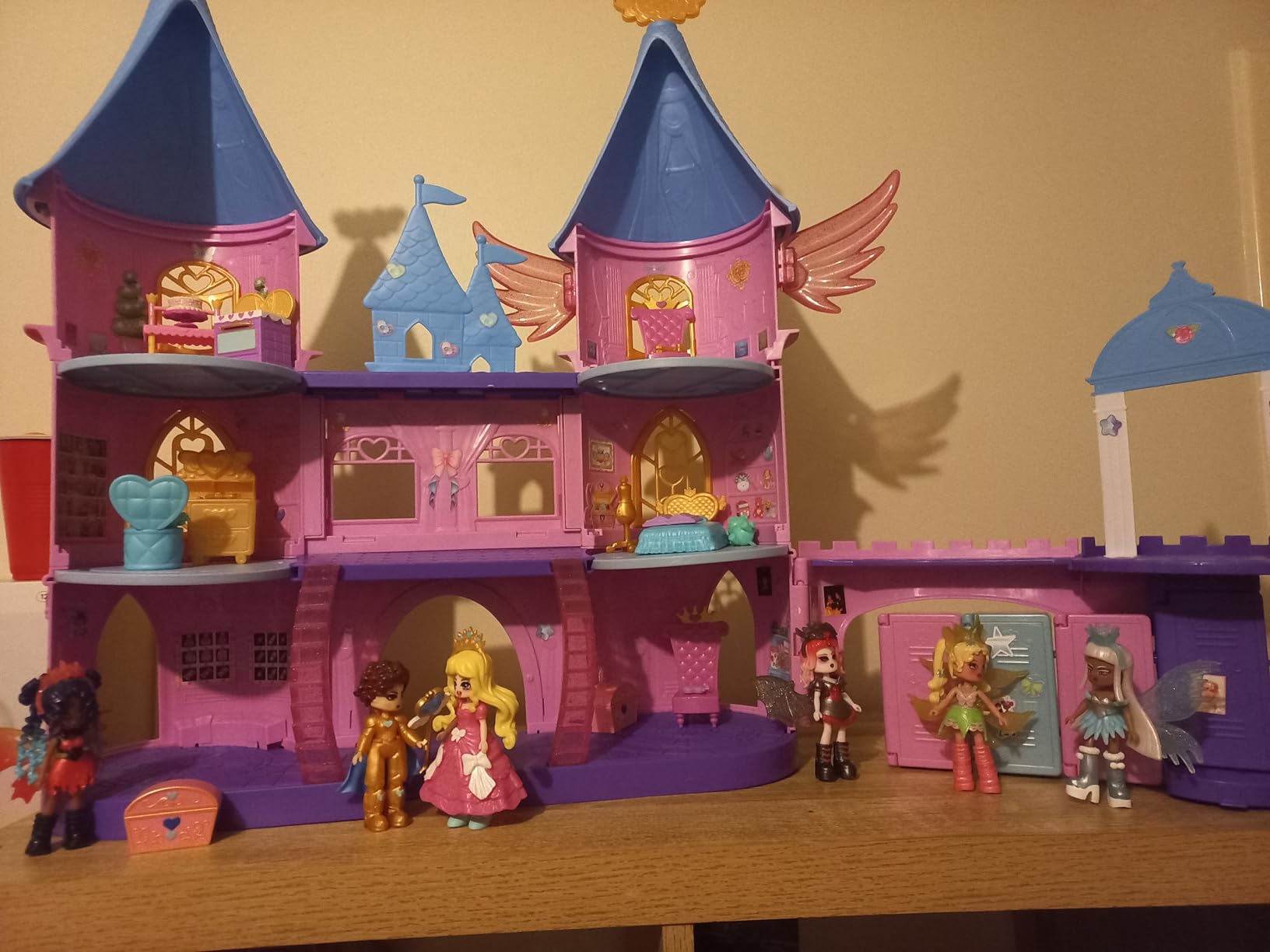 Royale High Castle Campus Playset - (2) Exclusive Dolls, 3 Floors to ...