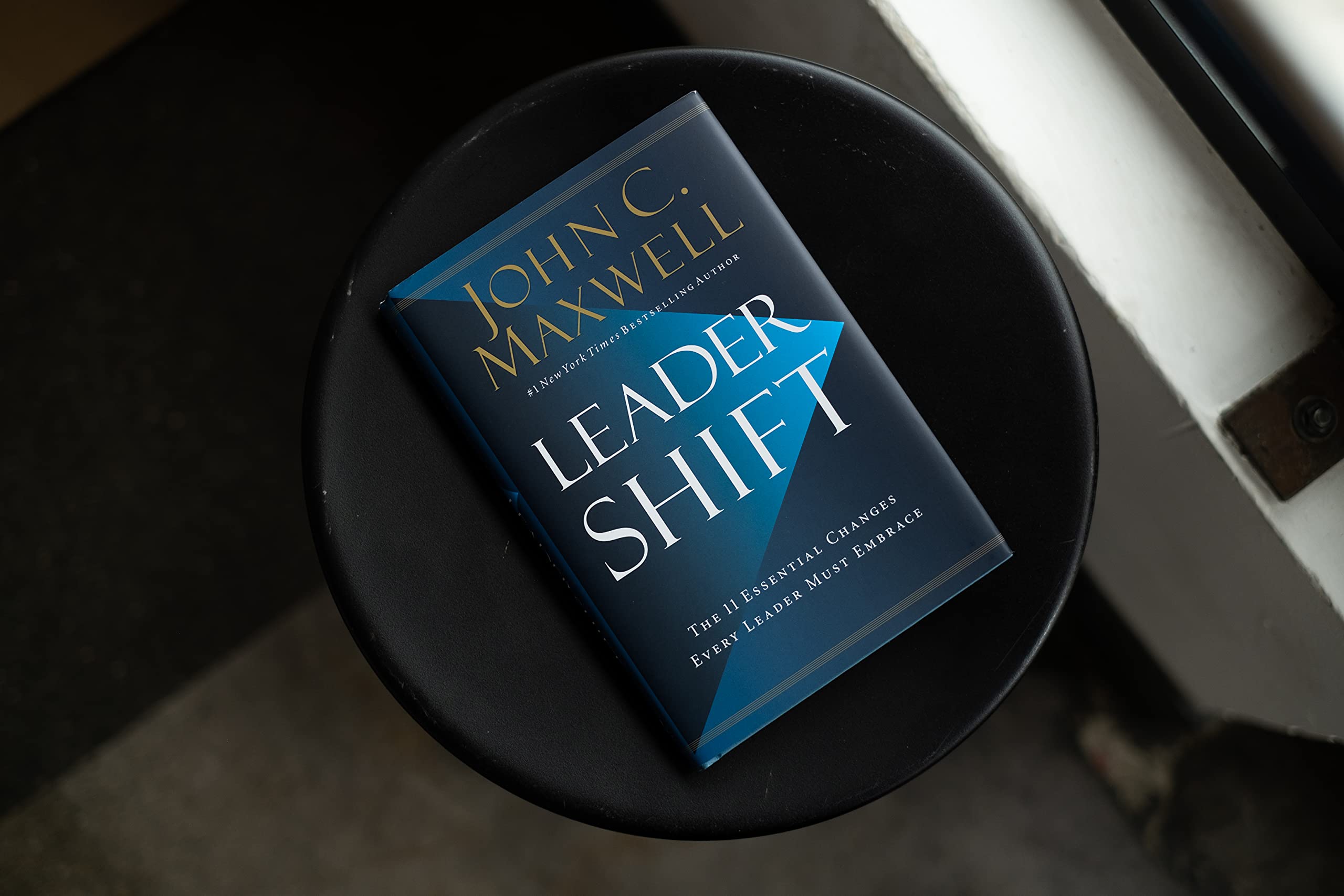 Snapklik.com : Leadershift: The 11 Essential Changes Every Leader Must ...