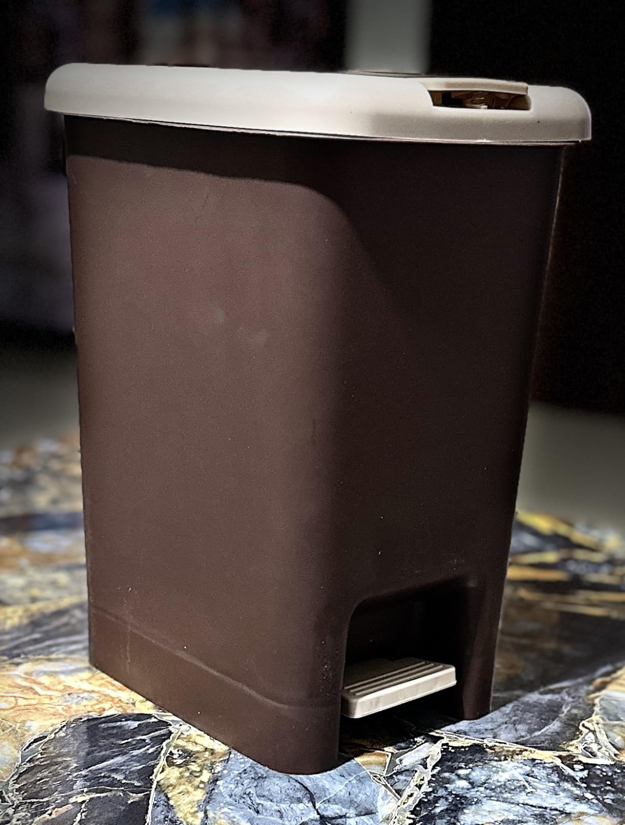 Vetalic Small 7 Liters Plastic Modern Lightweight Dustbin,Step-On Pedal ...