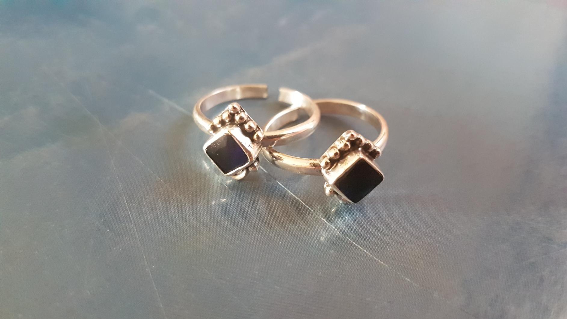 Silverwala Silver 925 Sterling Silver Blue Sapphire Toe Rings for Women ...