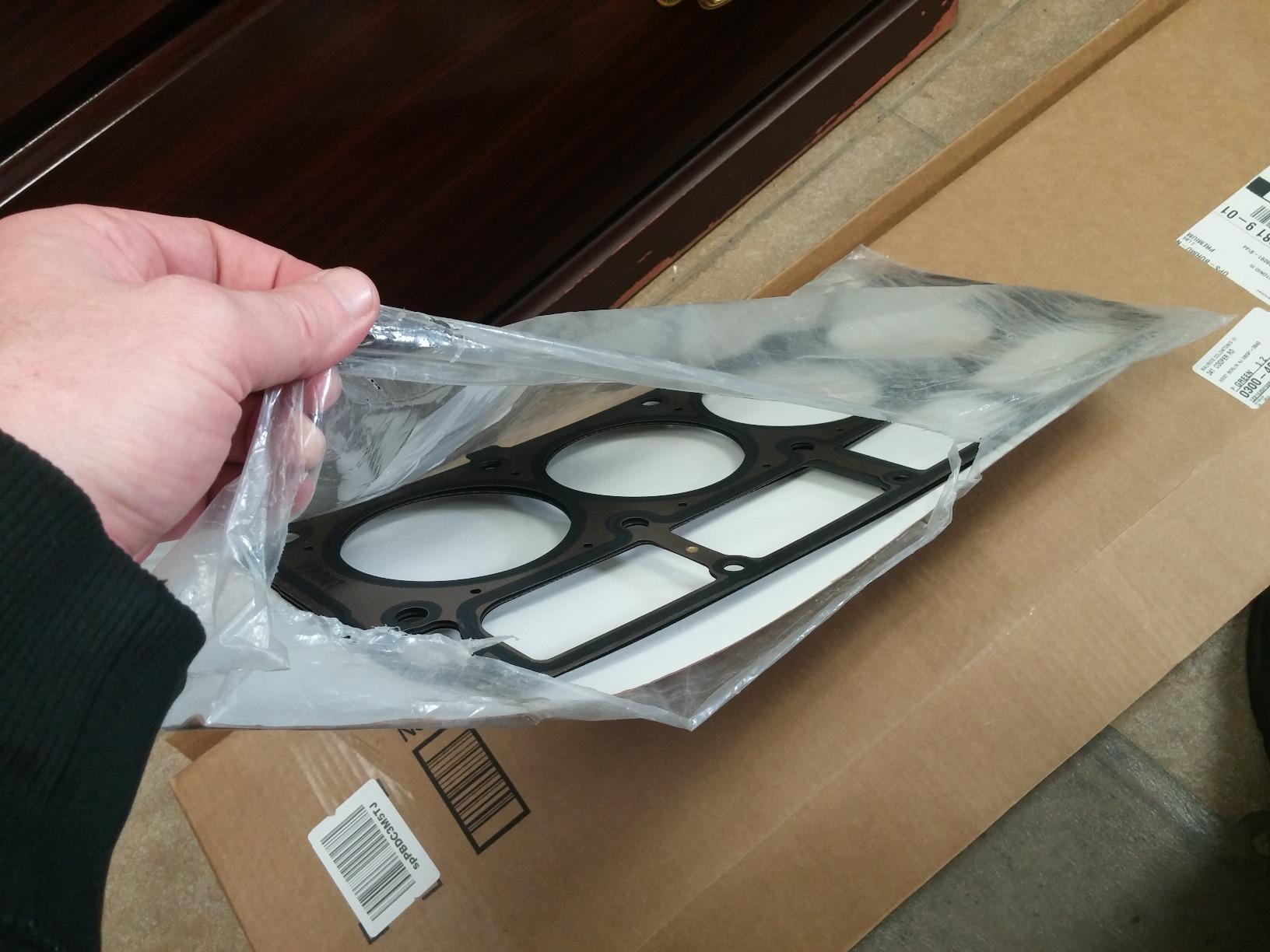 Amazon.com: GM Performance Parts 12589226 Head Gasket : Automotive