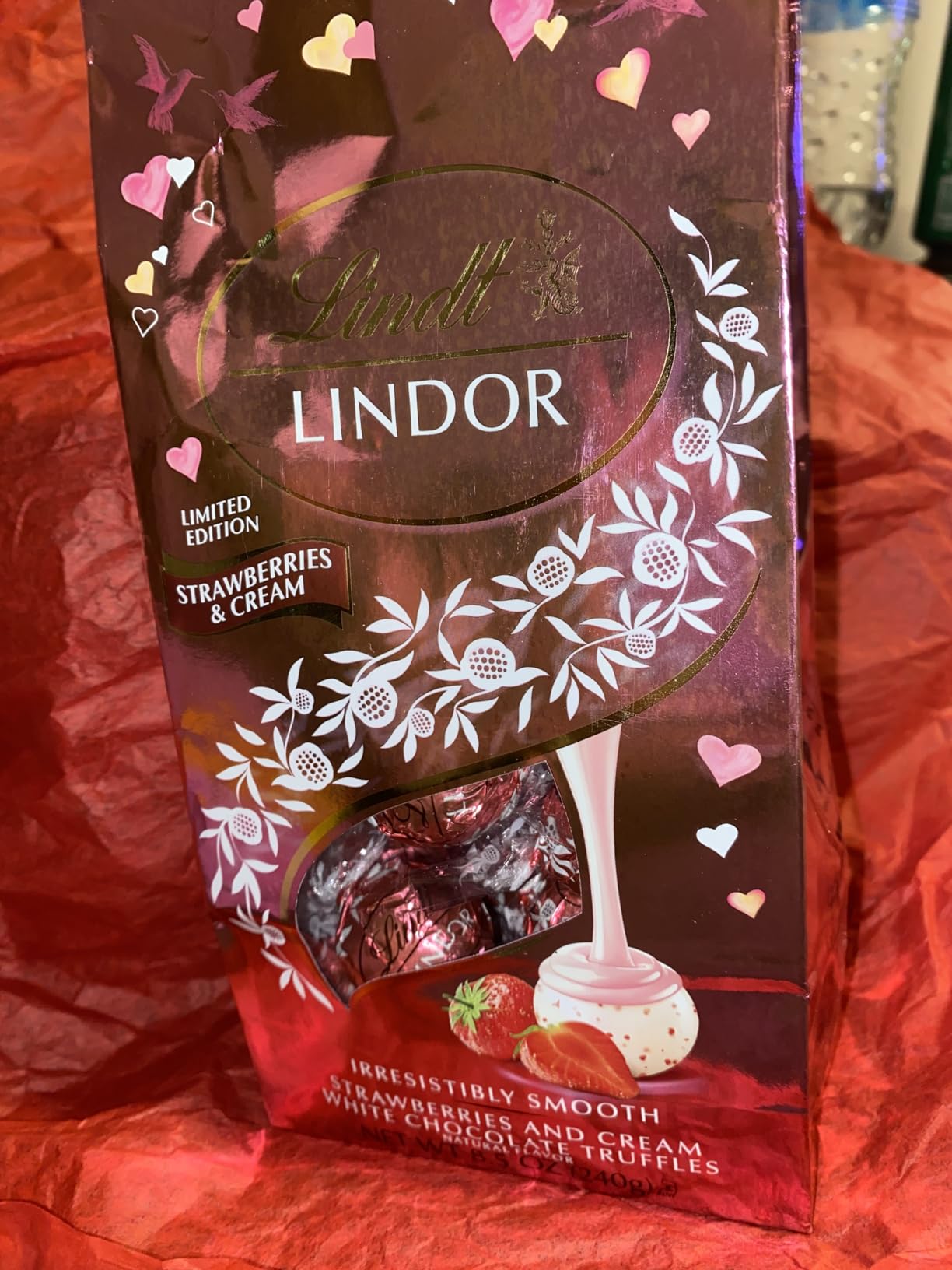 Amazon.com: Lindt Lindor Strawberries & Cream 200g : Everything Else