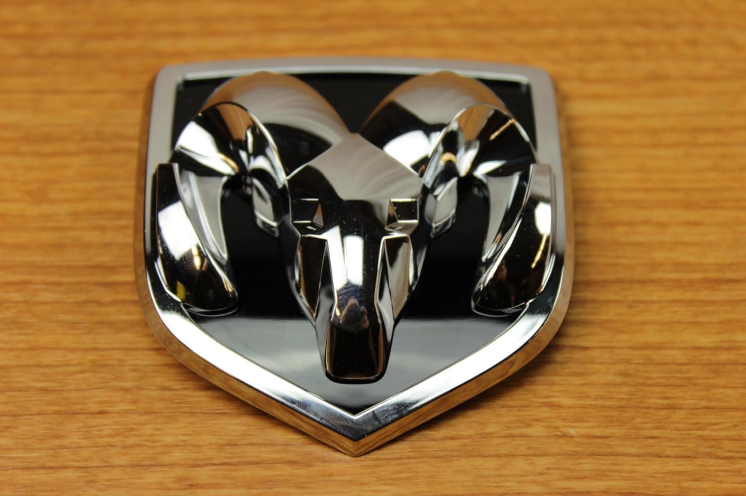 Amazon.com: Dodge Ram 1500 2500 3500 Ram's Head Grille Emblem Badge ...