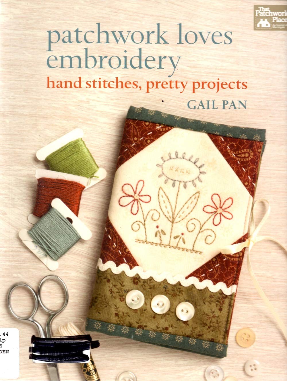 Patchwork Loves Embroidery: Hand Stitches, Pretty Projects | Amazon.com.br