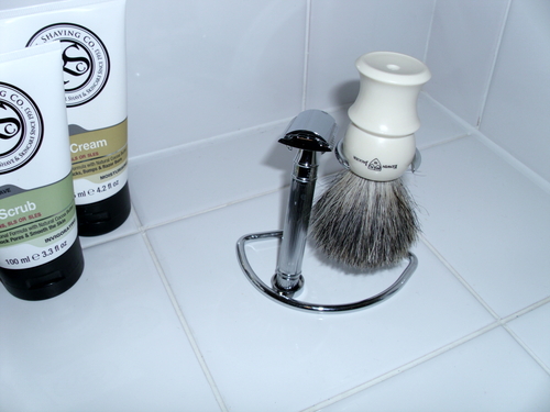 Chrome Razor And Brush Shaving Stand - No Blades Included : Amazon.co ...