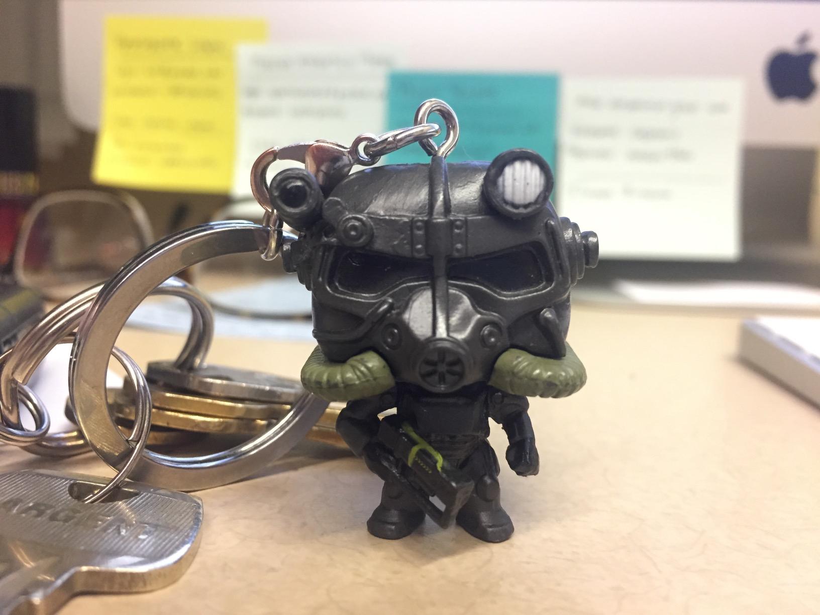 Amazon.com: Funko POP Keychain: Fallout - Power Armor Figure : Clothing ...
