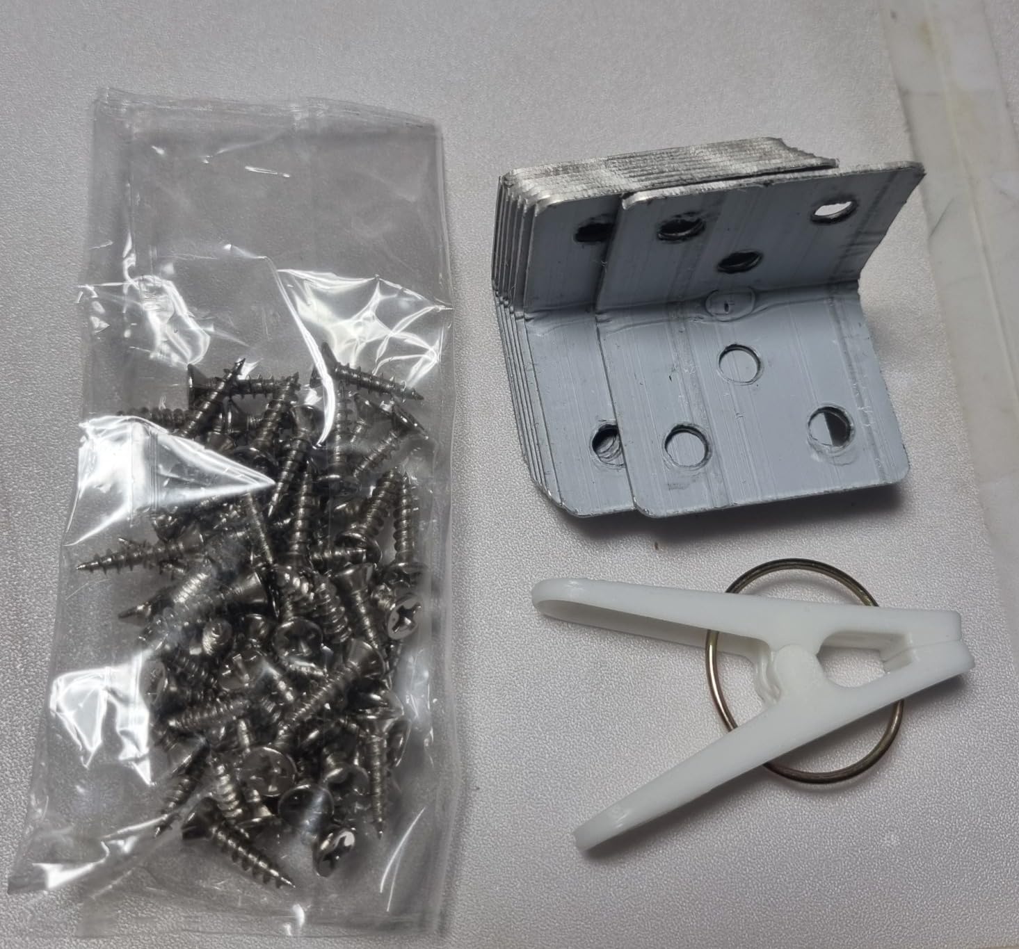 Amazon | TKY L型 金具 棚受け アングル 32×32×38mm 家具 補強 固定 転倒防止 コーナーブレース ネジ付き 10個セット | 棚受