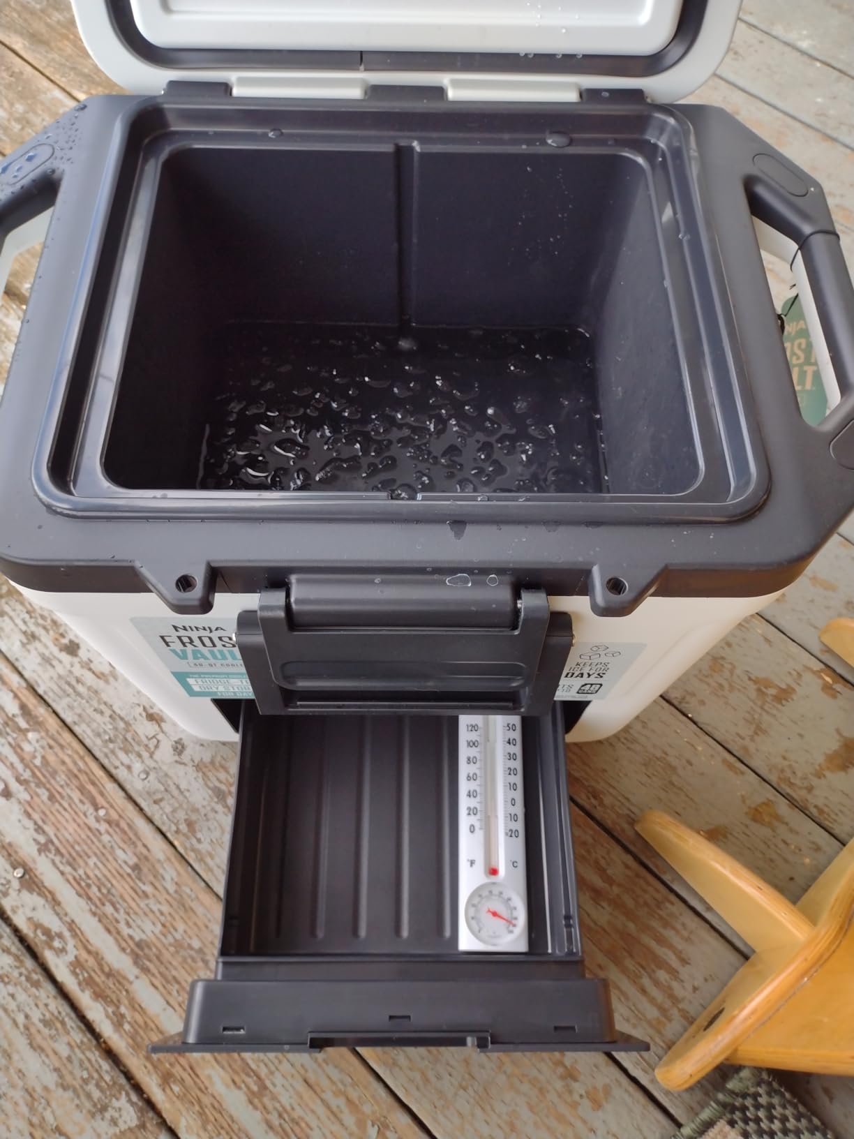 Amazon.com: Ninja FB131WH FrostVault 30qt Hard Cooler with Dry Zone ...