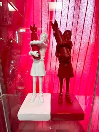 Amazon.co.jp: Banksy Bomber Girl Figurine Object, Red, Set of 2, 10.2 ...