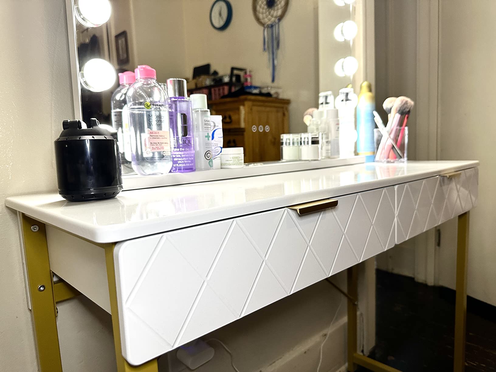 $23/mo - Finance WESTREE Modern Makeup Vanity Desk with Glossy Desktop ...