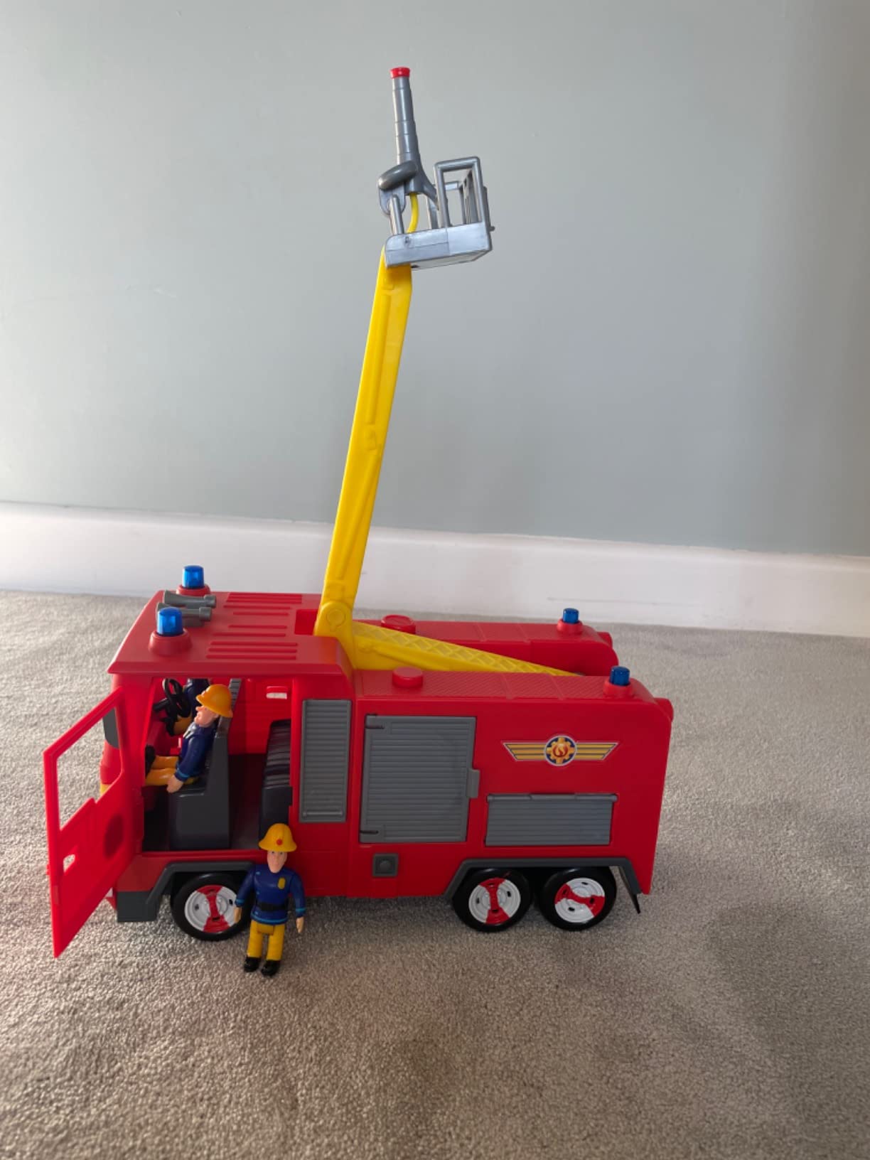 FIREMAN SAM Electronic Spray and Play Jupiter fire engine, free ...