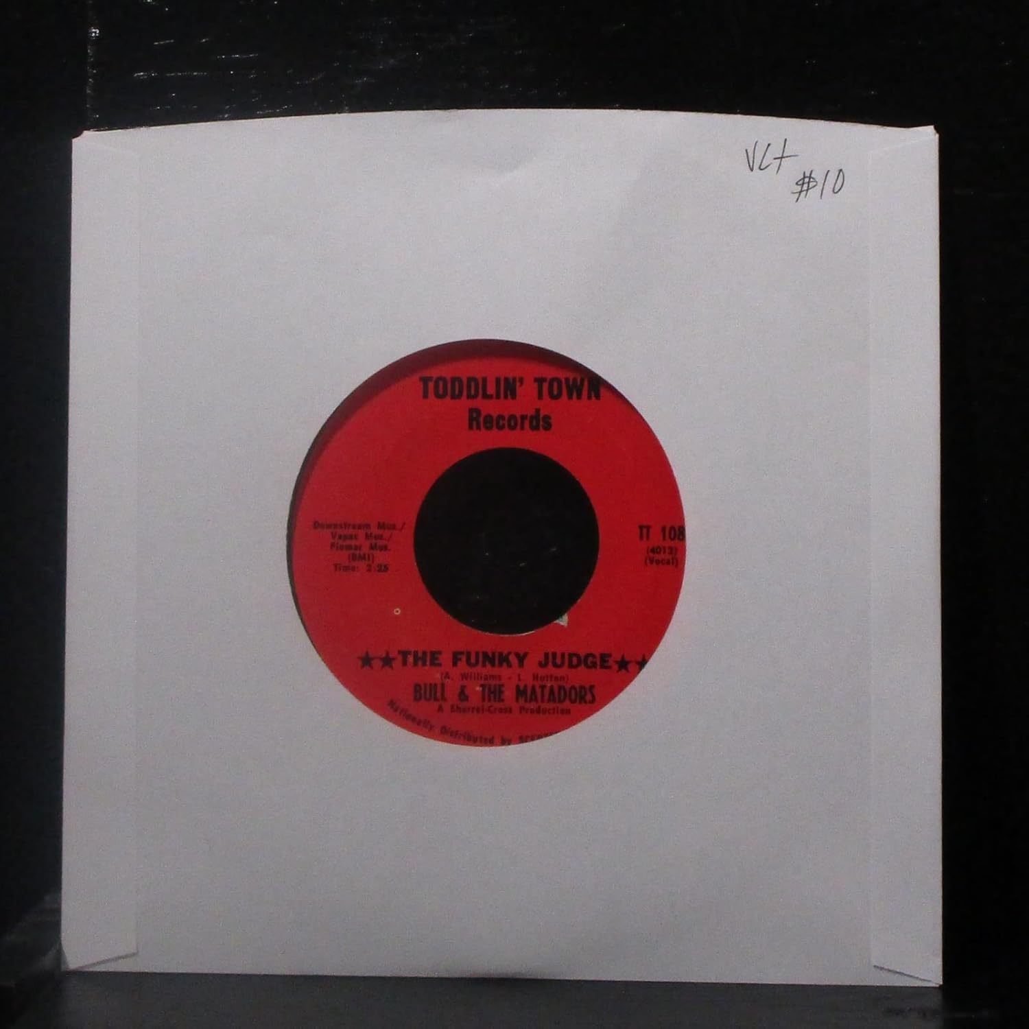 Amazon.com: Bull & The Matadors - The Funky Judge - 7" Vinyl 45 Record ...