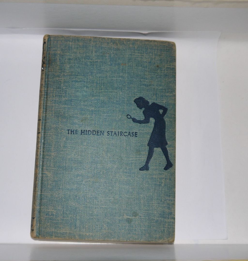 The Hidden Staircase (Nancy Drew, Book 2): KEENE, Carolyn: Amazon.com ...