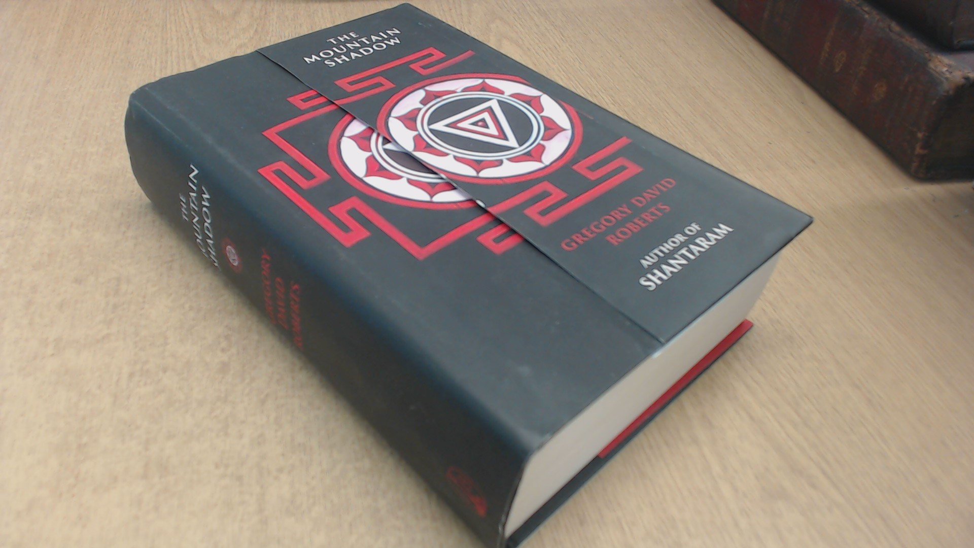 The Mountain Shadow : Roberts, Gregory David: Amazon.de: Bücher