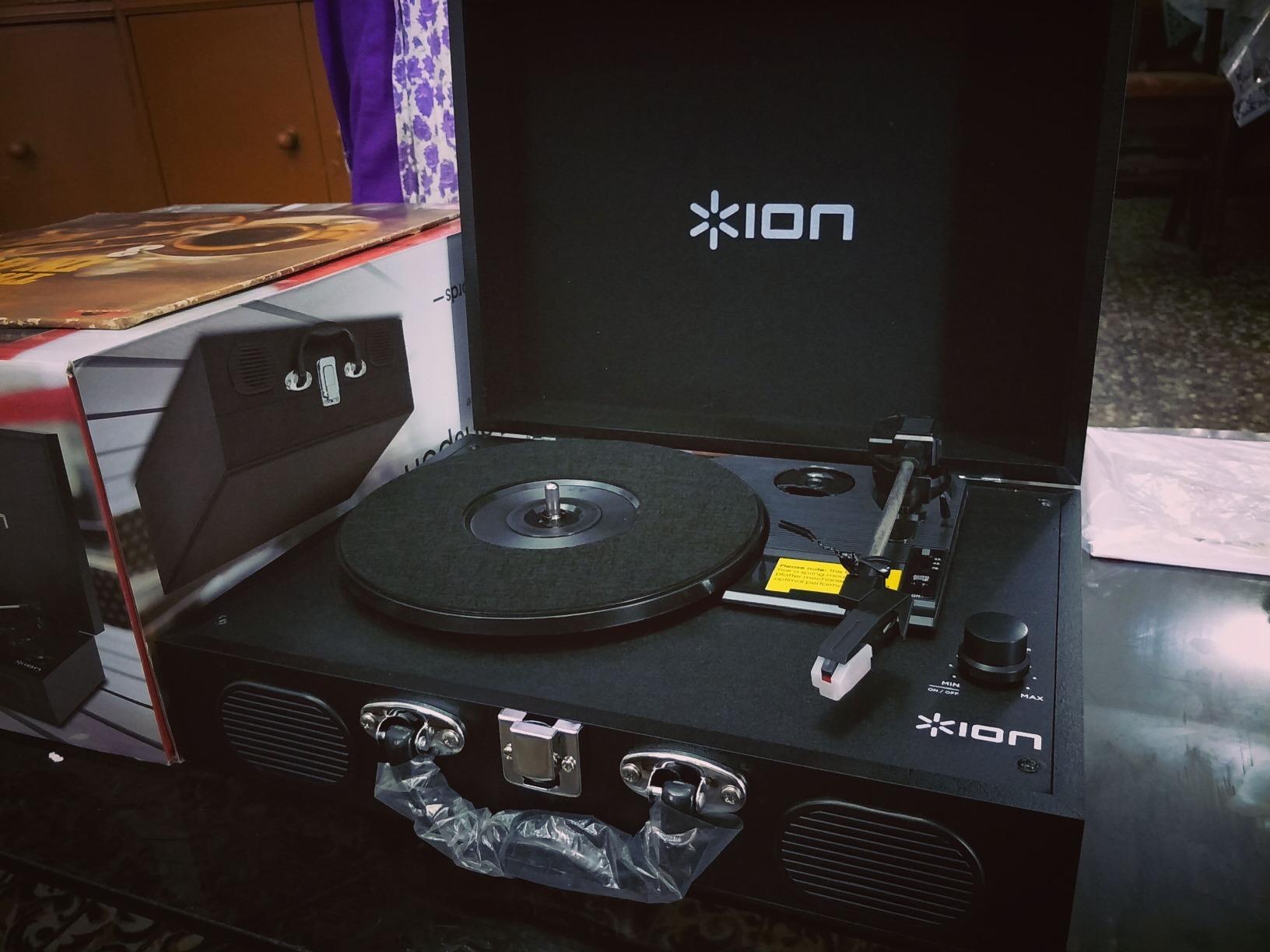 Ion Audio Vinyl Transport VJR01 Portable Briefcase Style Turntable (Red ...