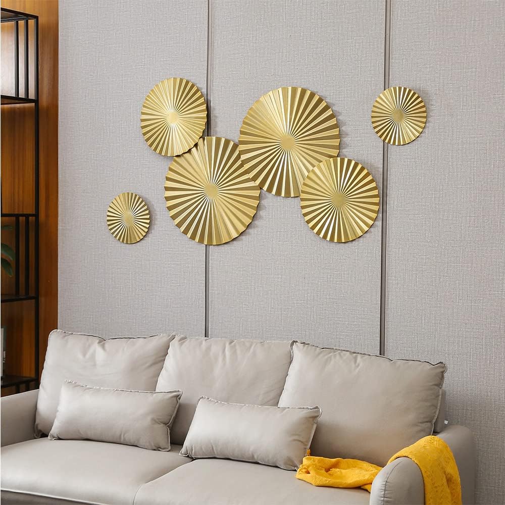 Amazon.com: Stratton Home Decor Silver Acrylic Burst Decor | Metal and ...